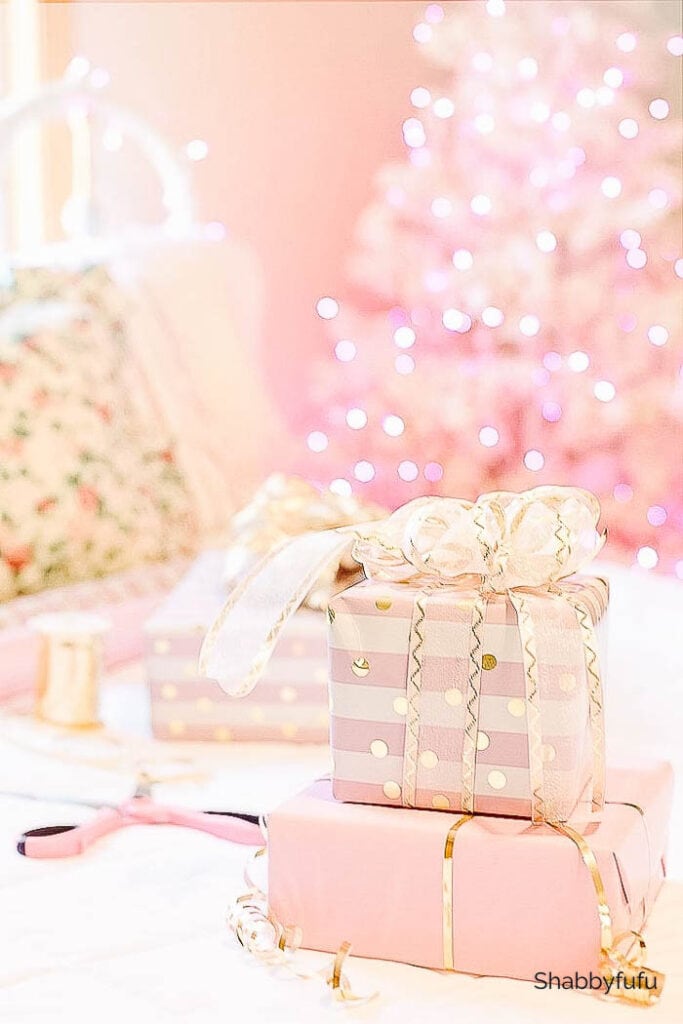 Pink Christmas Decorations - 5 Thrifty & Easy Ideas - shabbyfufu.com
