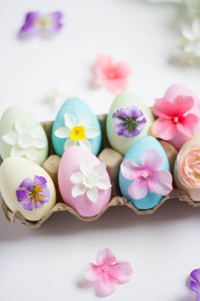 Decorating DIY Floral Easter Eggs - 20 Ideas - shabbyfufu.com