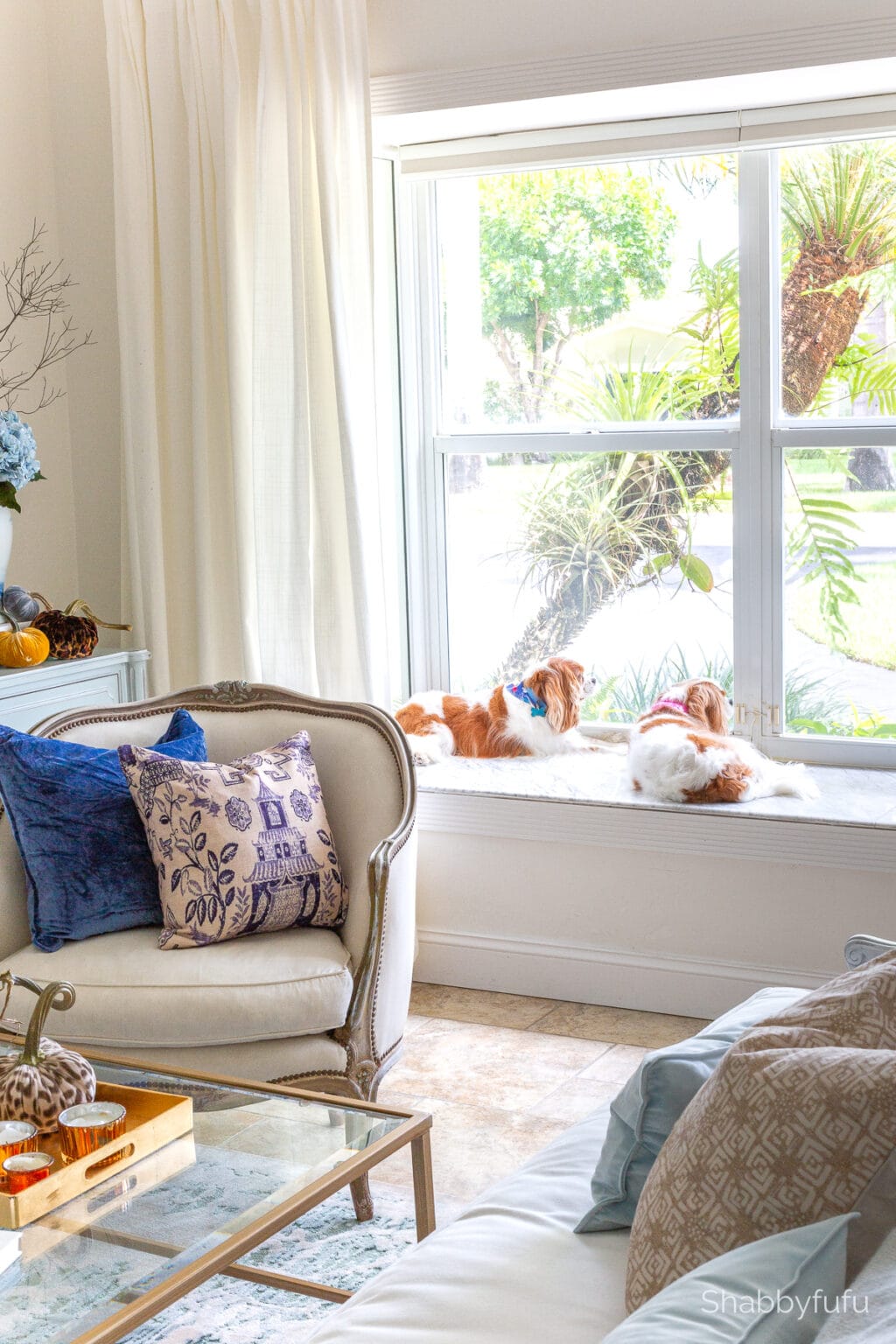 Luxe Fall Decorating With Velvet - shabbyfufu.com