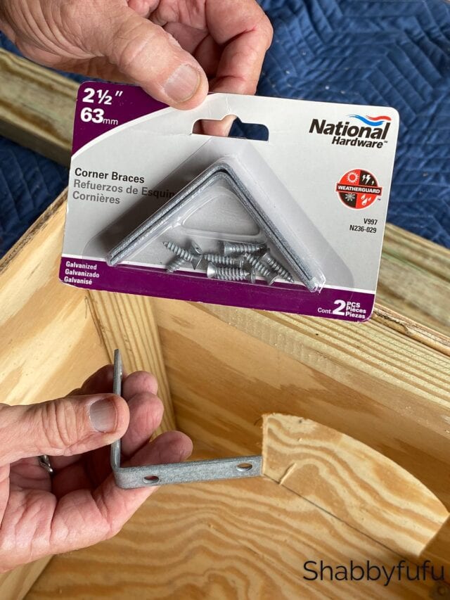 How To Build An Outdoor Cat House Shelter - DIY - shabbyfufu.com
