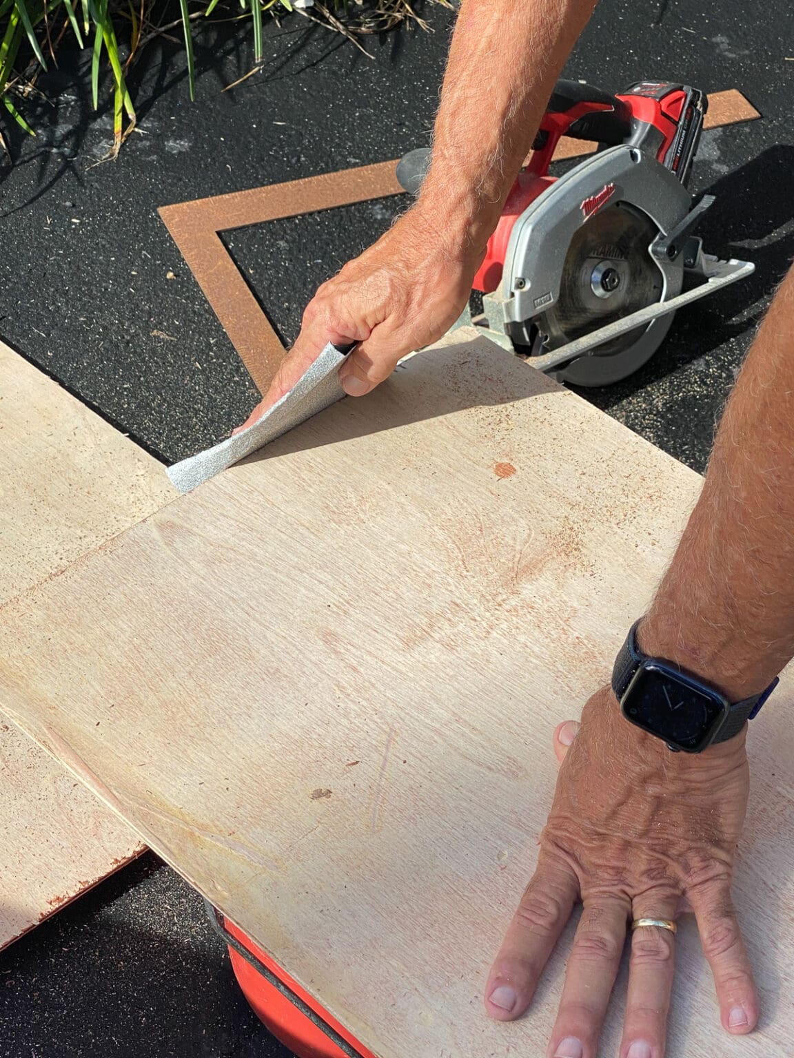 DIY - How To Make A Folding Rattan Privacy Screen - shabbyfufu.com