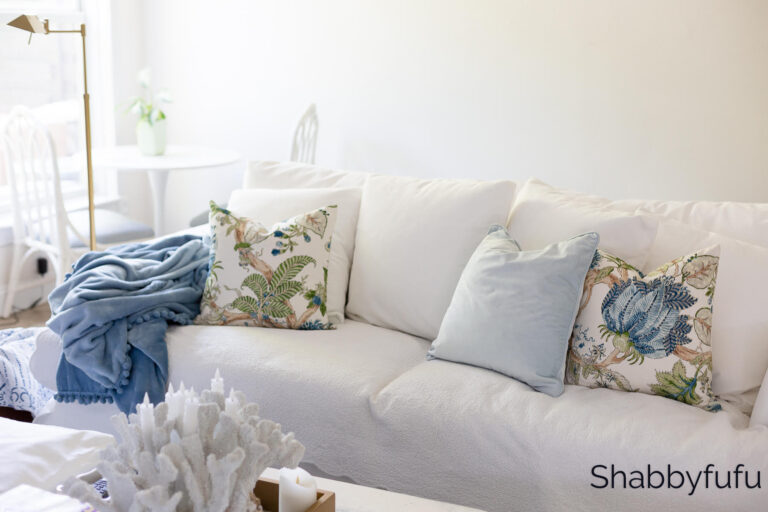 How To Arrange Throw Pillows On A Sofa - shabbyfufu.com
