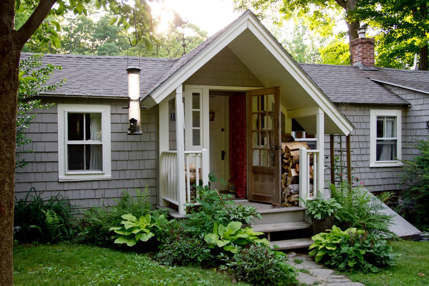 Home Tour - Quaint & Creative New Hampshire Cottage - shabbyfufu.com