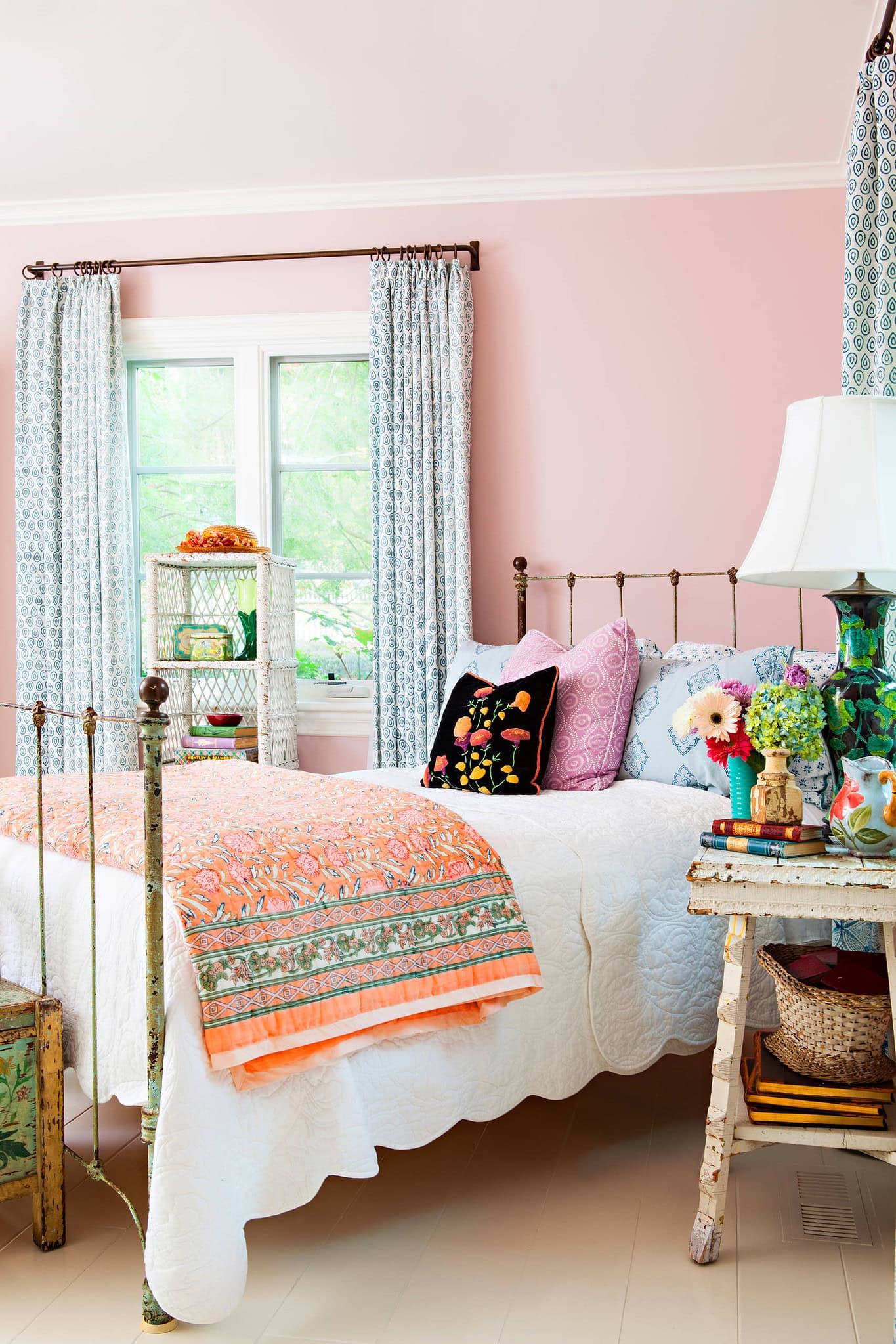 Bright English Beach Cottage Style In California - Home Tour ...