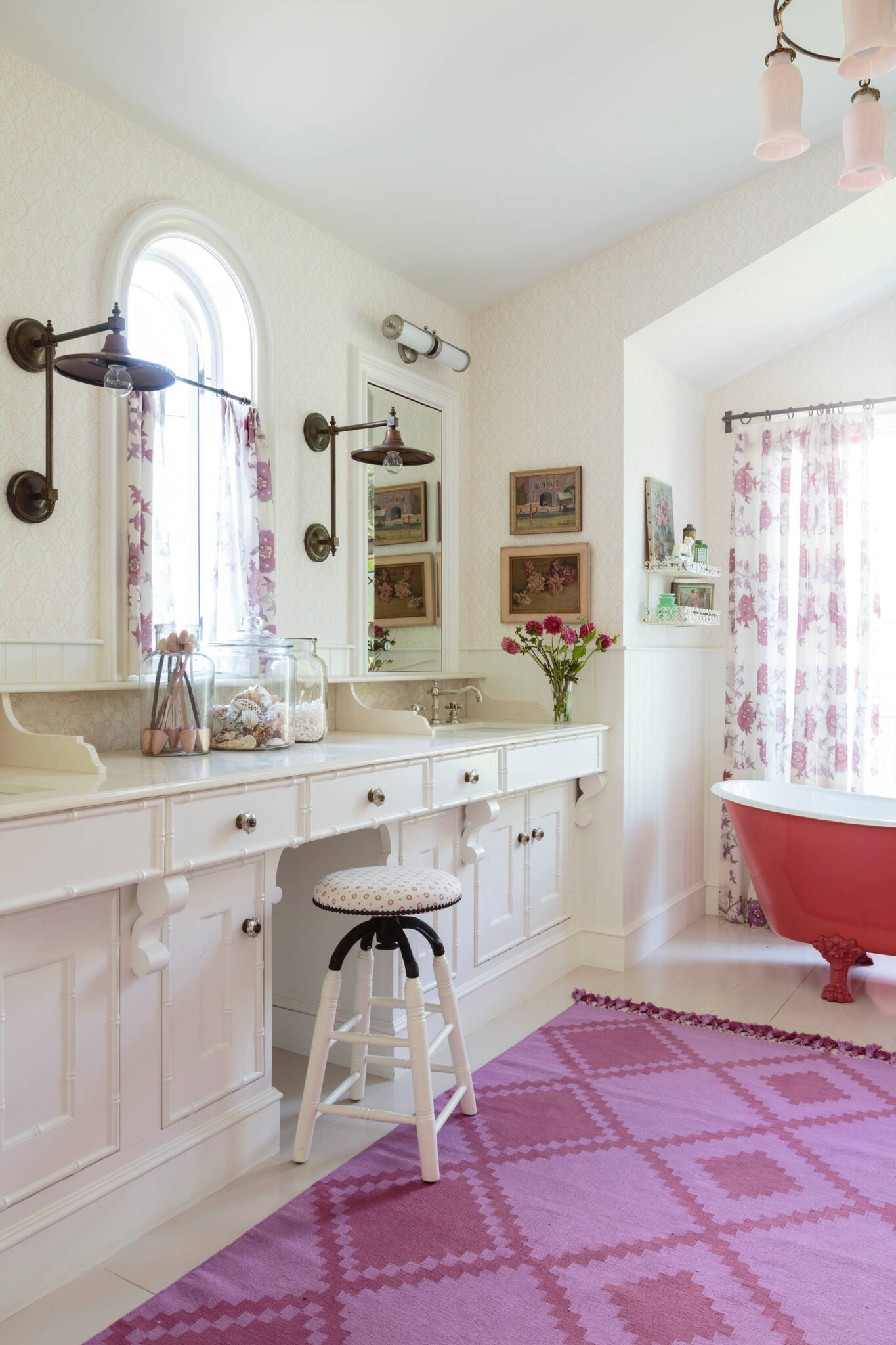 Bright English Beach Cottage Style In California - Home Tour ...