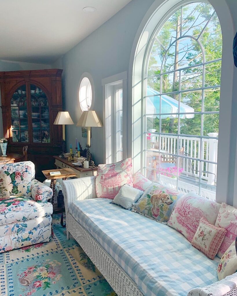 A Romantic Lake House, French Interior Design, Garden Tips & More ...