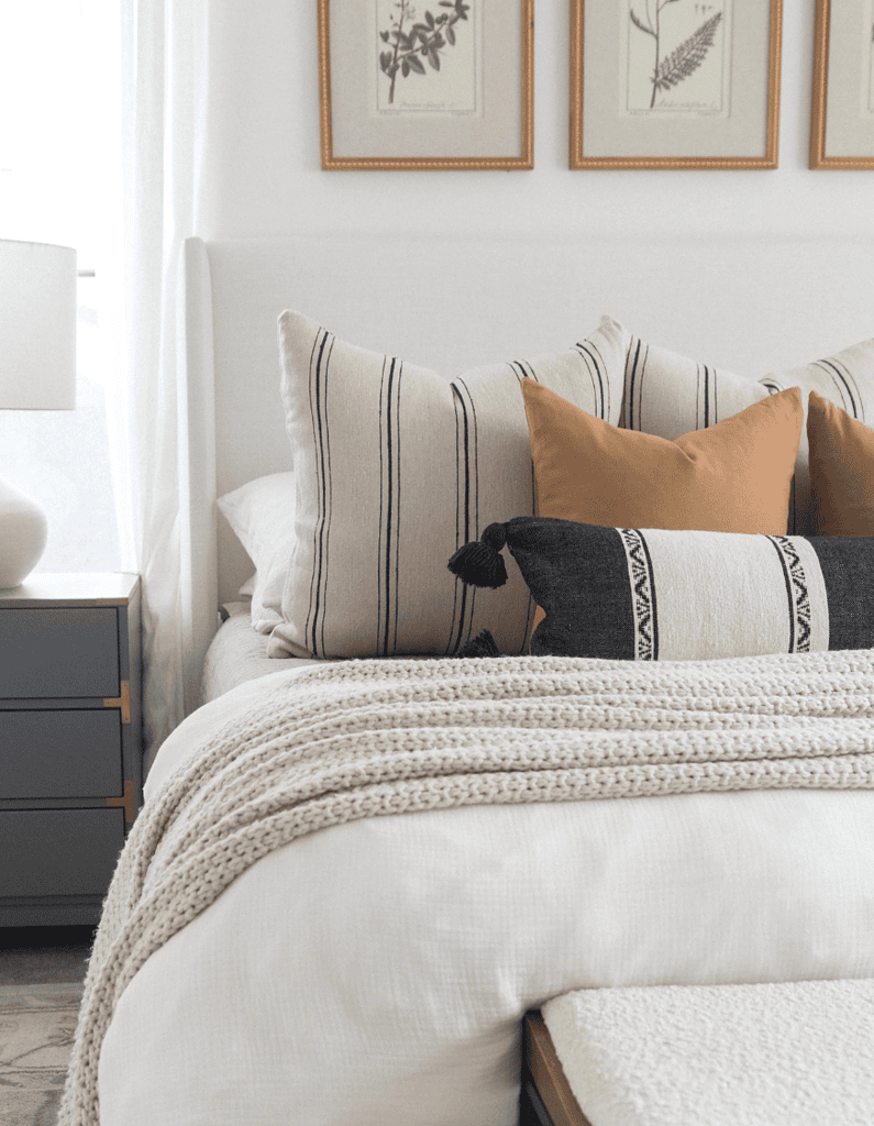 The Best Throw Pillow Combos For a Cozy Bed - shabbyfufu.com