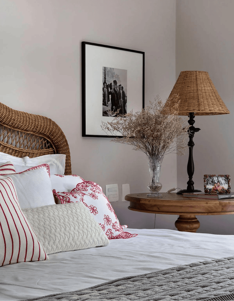 The Best Throw Pillow Combos For a Cozy Bed - shabbyfufu.com