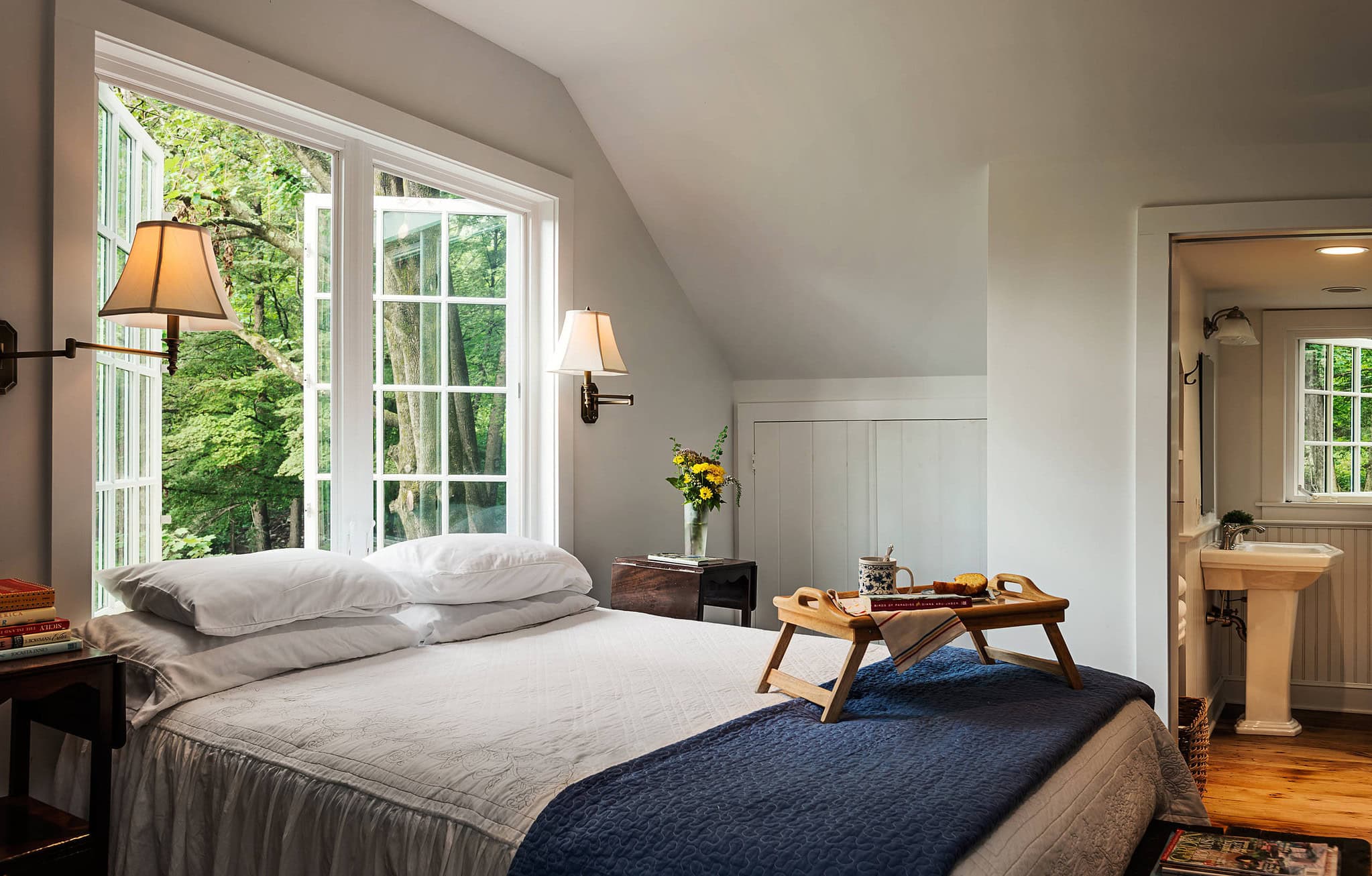 Guest Room Inspiration: Create a Cozy and Inviting Space - shabbyfufu.com