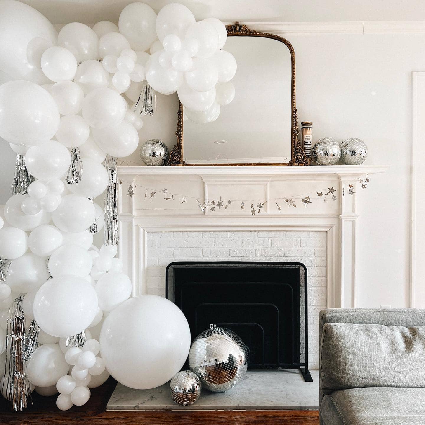 New Years Decorations to Ring in the Year in Style - shabbyfufu.com