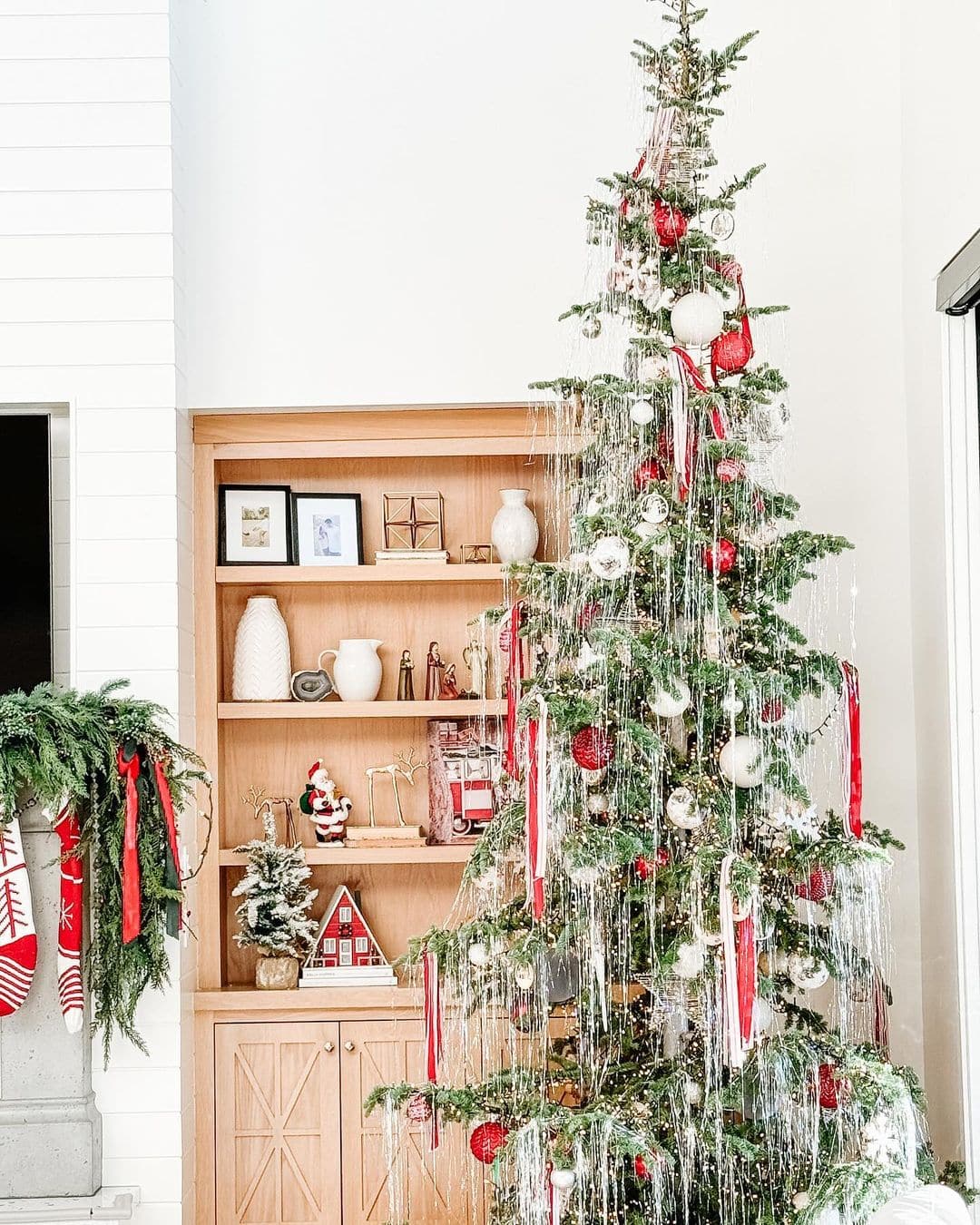 Nostalgic Holiday Decor: Creating Your Dream Vintage Christmas Tree ...