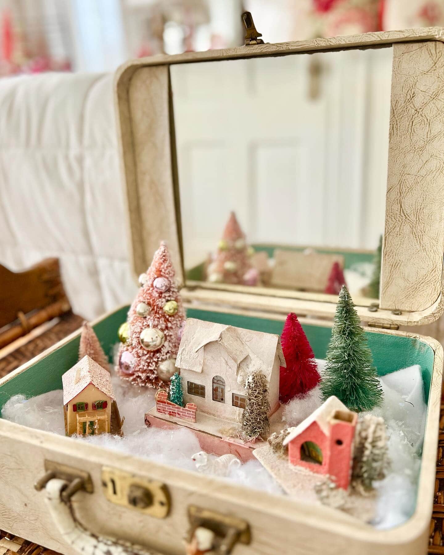 Nostalgic Holiday Decor: Creating Your Dream Vintage Christmas Tree ...