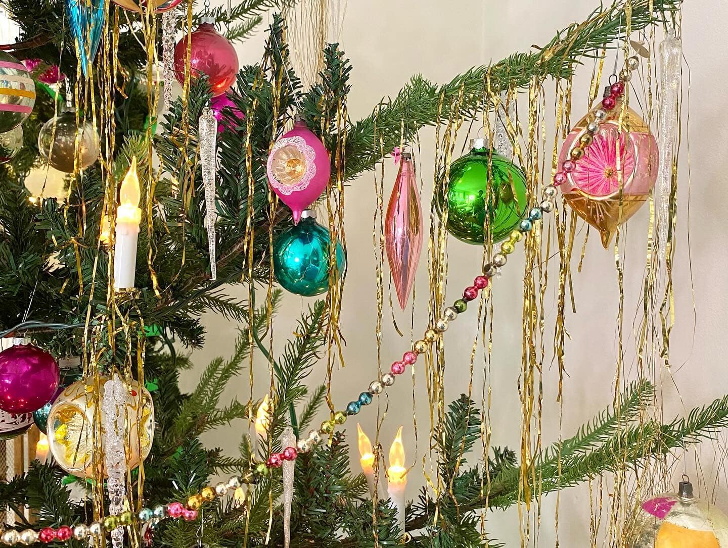 Nostalgic Holiday Decor: Creating Your Dream Vintage Christmas Tree ...