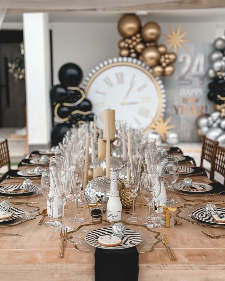 New Years Center Pieces: Stunning Tablescapes Ideas to Celebrate ...