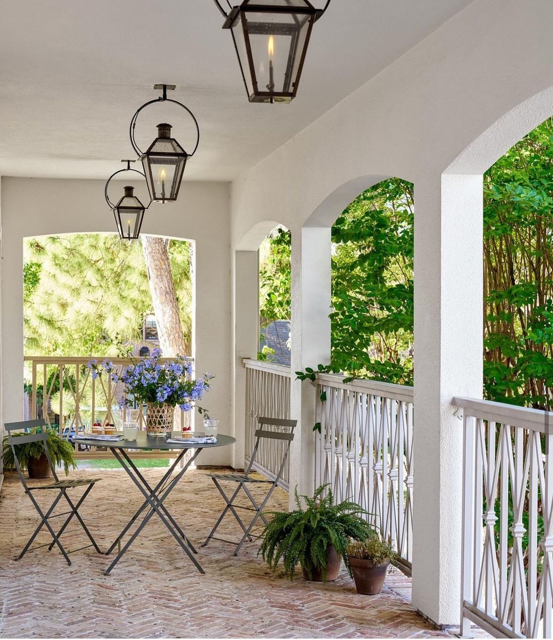 Spring Front Porch Decorating: 11 Simple & Chic Ideas - shabbyfufu.com